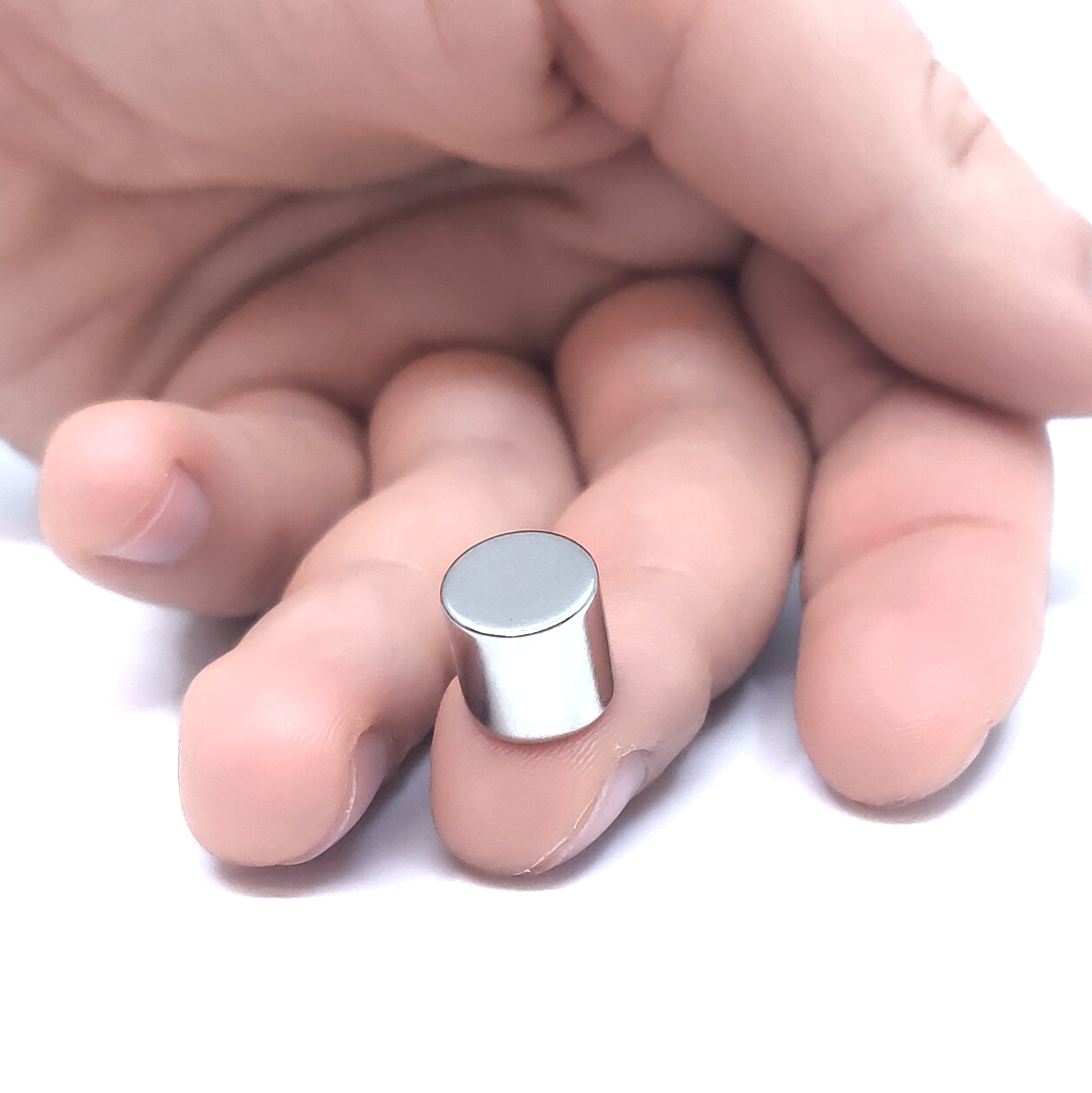 What happens if you break a magnet? – Magnetz og Magnordic